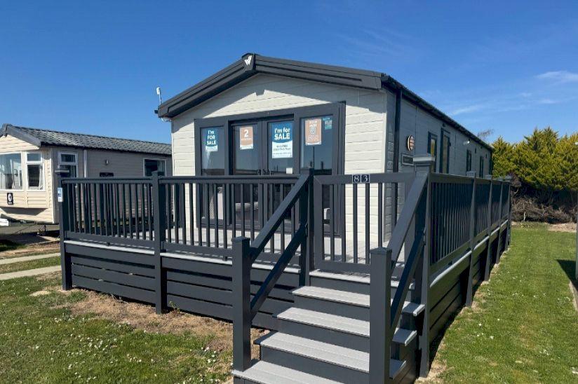 Solent Breezes Holiday Park... 2 bed lodge - £114,995