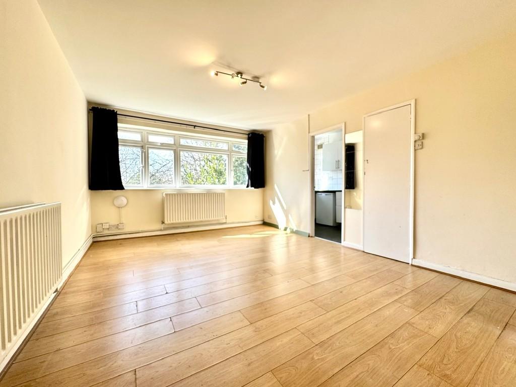 Sunningfields Road, London NW4 Studio - £1,100 pcm (£254 pw)