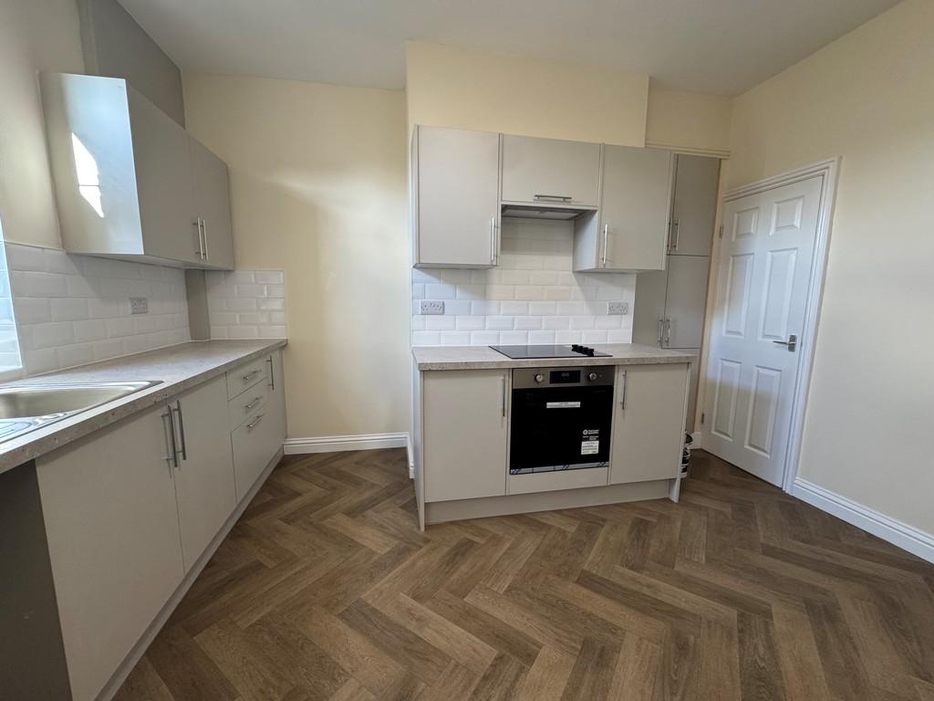 Carlyle Road, Maltby, S66 7LP 2 bed terraced house - £750 pcm (£173 pw)