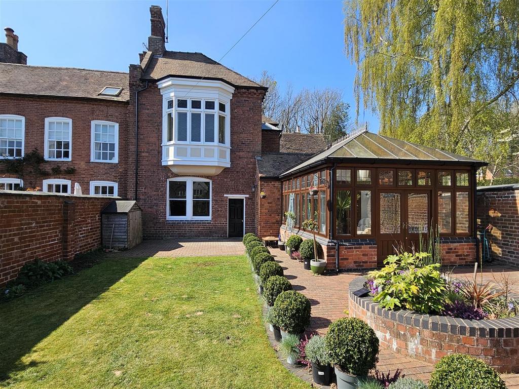 High Street, Bewdley, Worcestershire 2 bed semi-detached house - £420,000