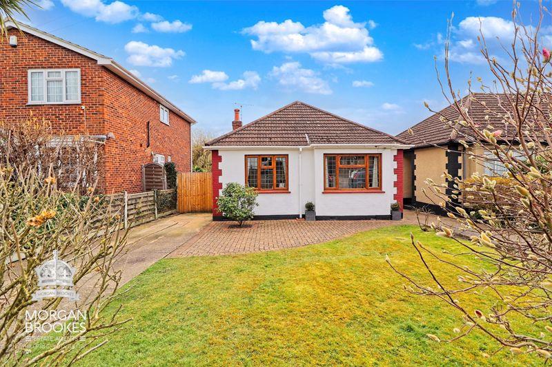 Cumberland Avenue, Benfleet 2 bed detached bungalow - £400,000