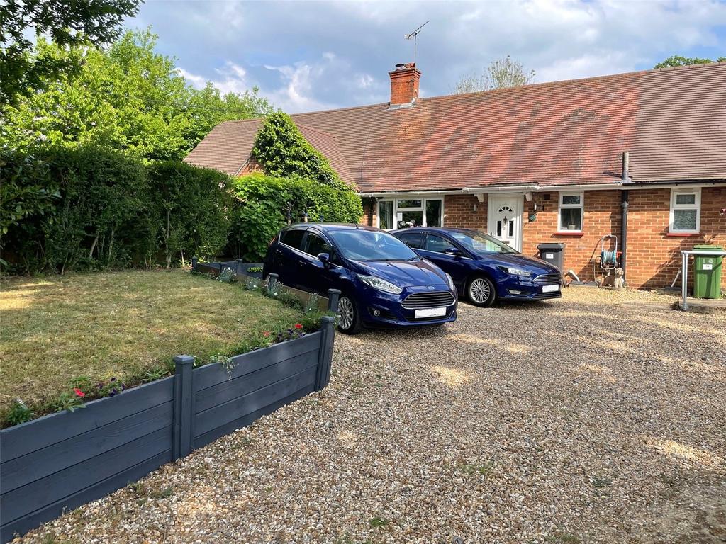 North Row, Bramley, Tadley... 2 bed bungalow for sale - £350,000