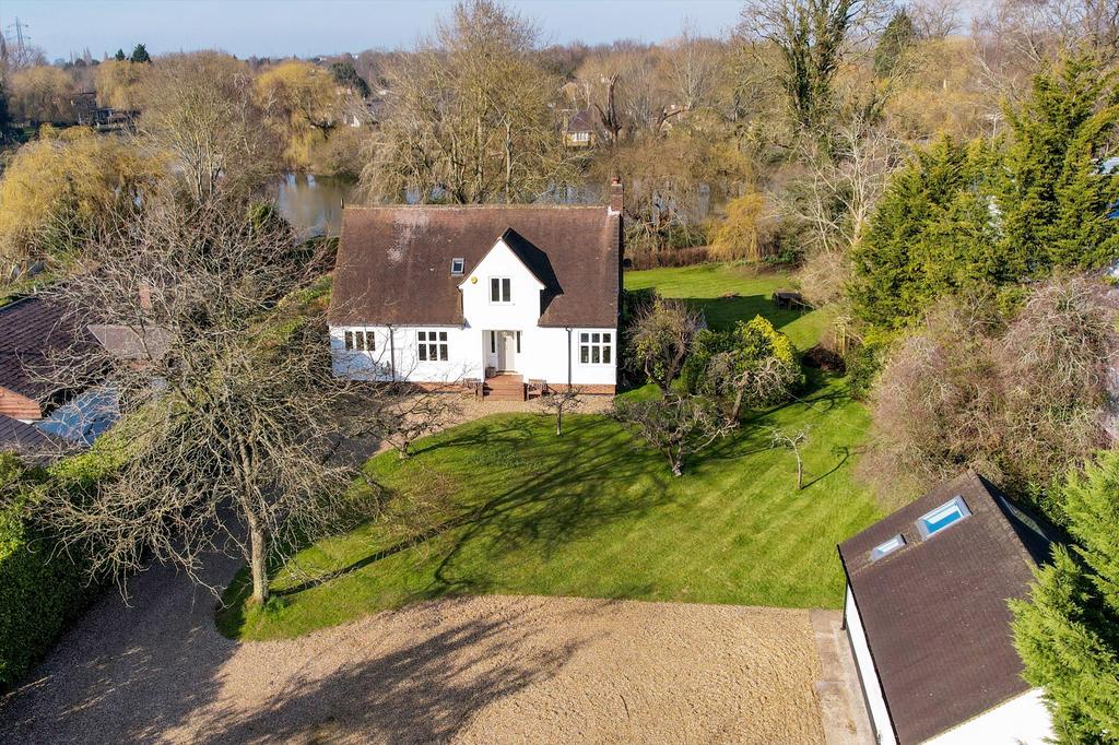 Hamm Court, Weybridge, Surrey, KT13 4 bed detached house - £2,000,000