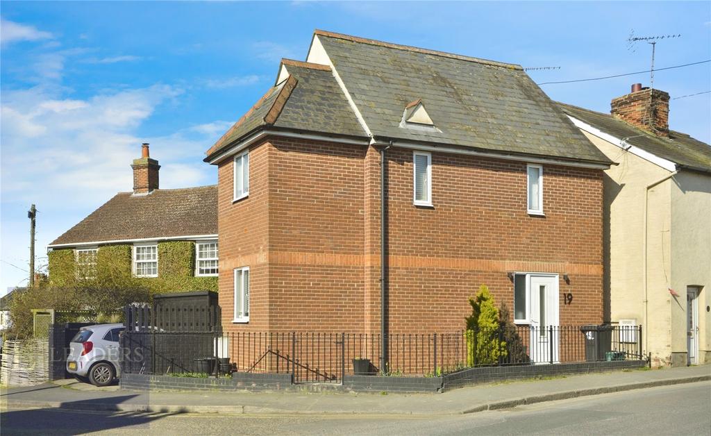 Hedingham Road, Halstead, Essex 2 bed detached house for sale - £325,000
