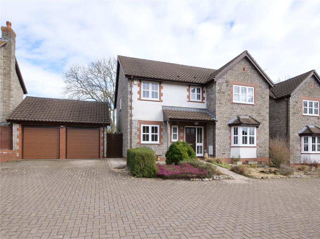 Spacious Four-Bedroom Home with... 4 bed detached house for sale - £775,000