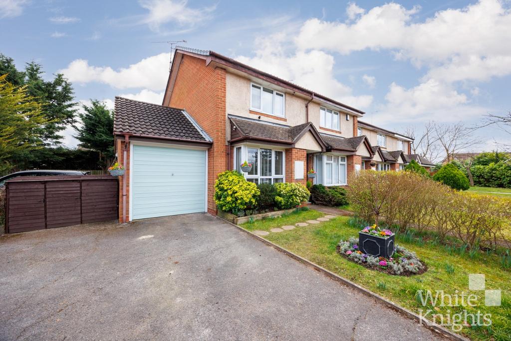 Hurricane Way, Reading RG5 2 bed semi-detached house for sale - £385,000
