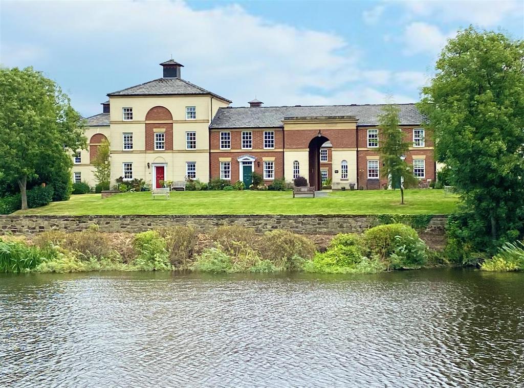 21 Thomas Court, Longden Coleham... 3 bed apartment for sale - £315,000