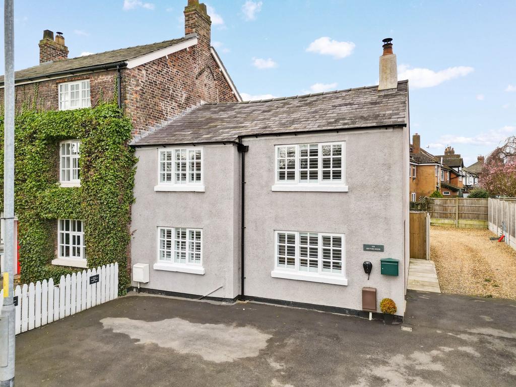 London Road, Stretton, WA4 2 bed semi-detached house for sale - £325,000