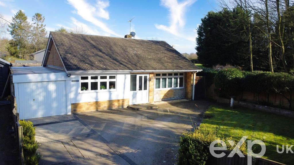 Lested Lane, Maidstone ME17 3 bed detached bungalow for sale - £550,000