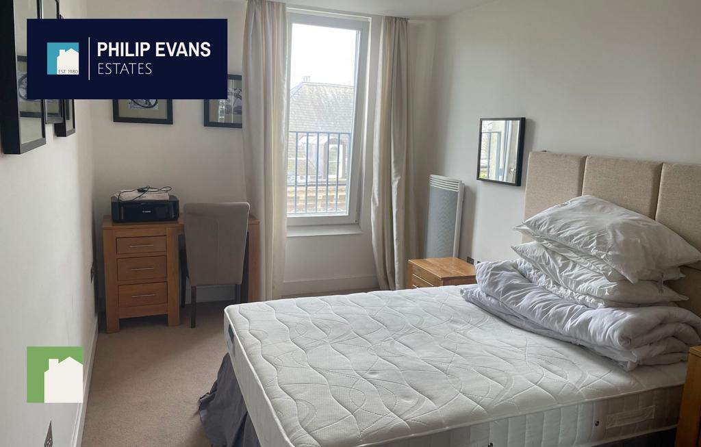 The Hayes, Cardiff CF10 2 bed flat - £1,450 pcm (£335 pw)