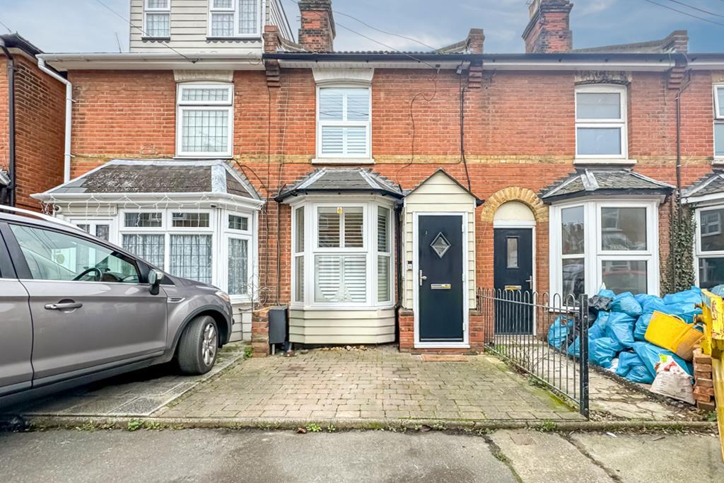 Lilian Road, Burnham-on-Crouch CM0 3 bed terraced house - £280,000
