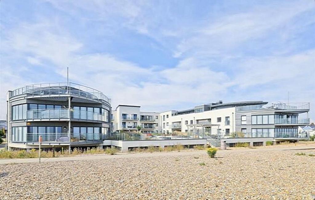 The Waterfront, Goring-By-Sea, BN12 4FB 2 bed flat - £389,950