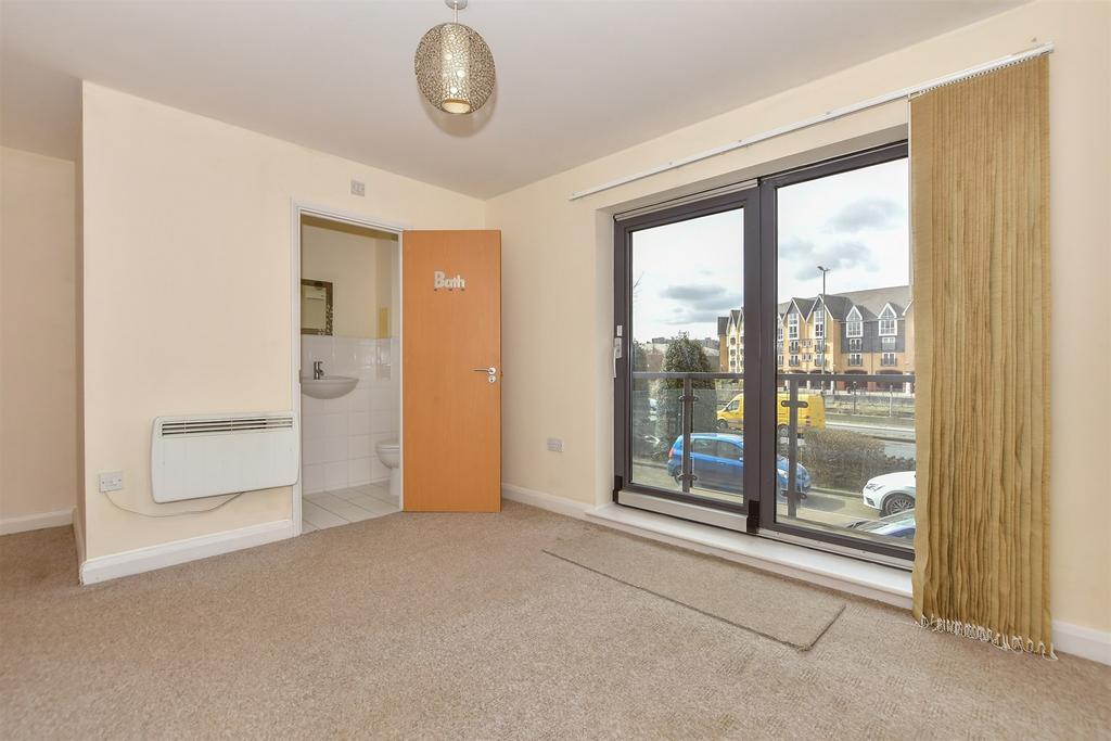 McKenzie Court, Maidstone, Kent 2 bed ground floor flat for sale - £200,000