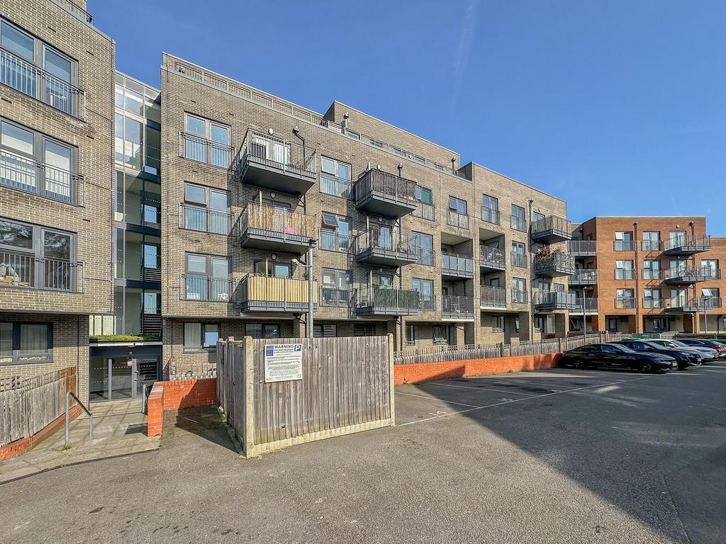 Telford Road, London, N11 2 bed flat for sale - £440,000