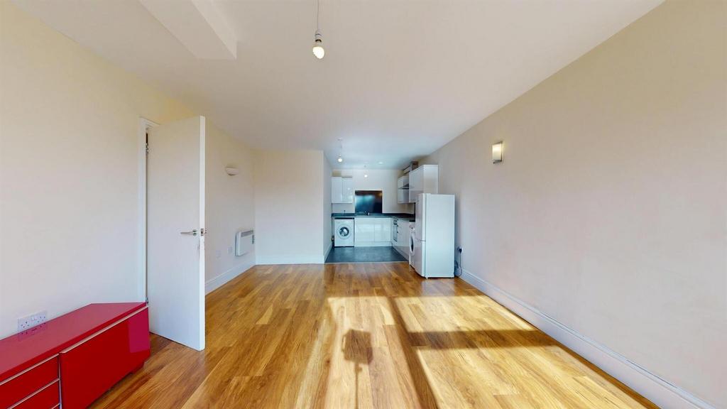 Chingford Mount Road, London E4 2 bed apartment - £1,905 pcm (£440 pw)