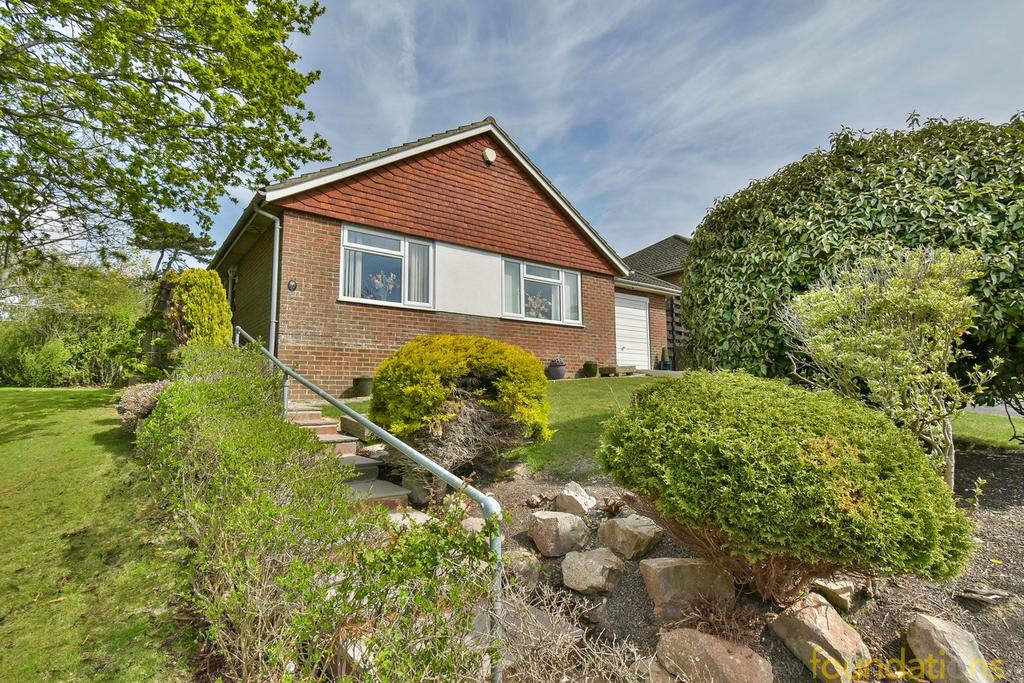 Hillborough Close, Bexhill-on-Sea, TN39 2 bed detached bungalow for ...