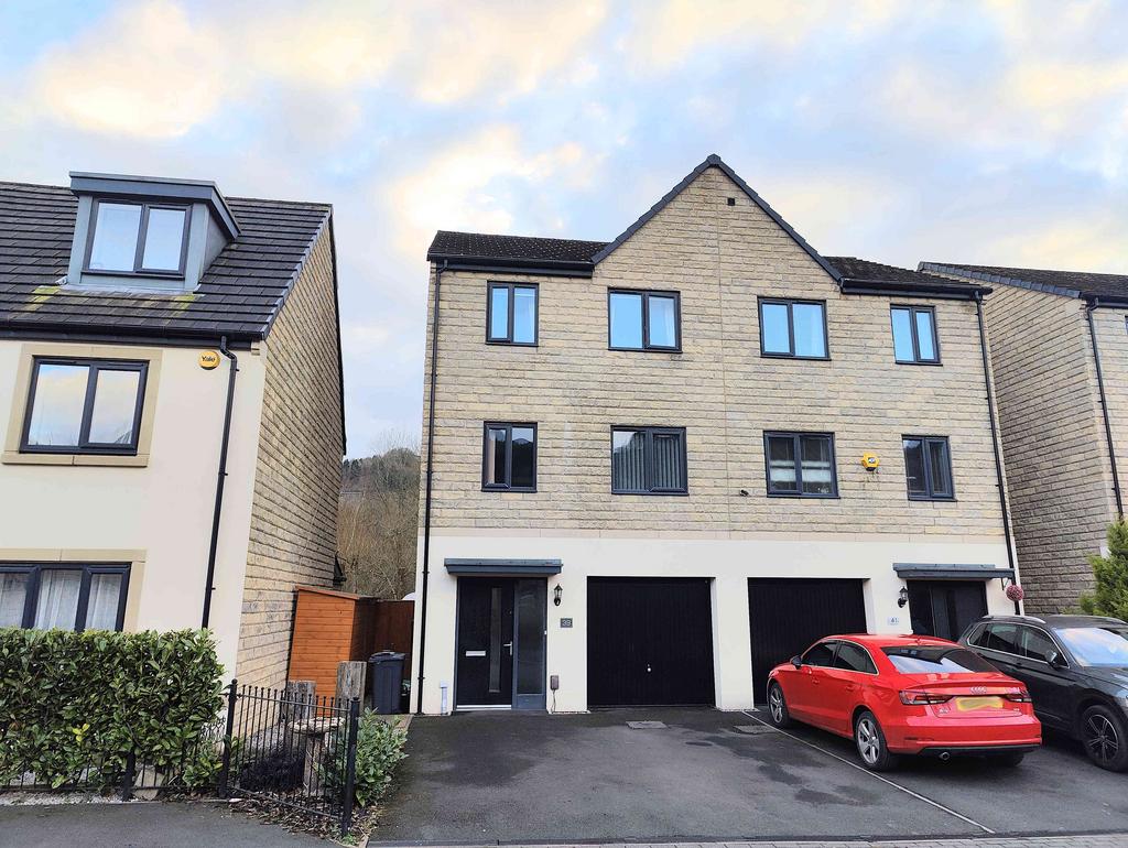 Beck Road, Sowerby Bridge HX6 4 bed semi-detached house - £325,000