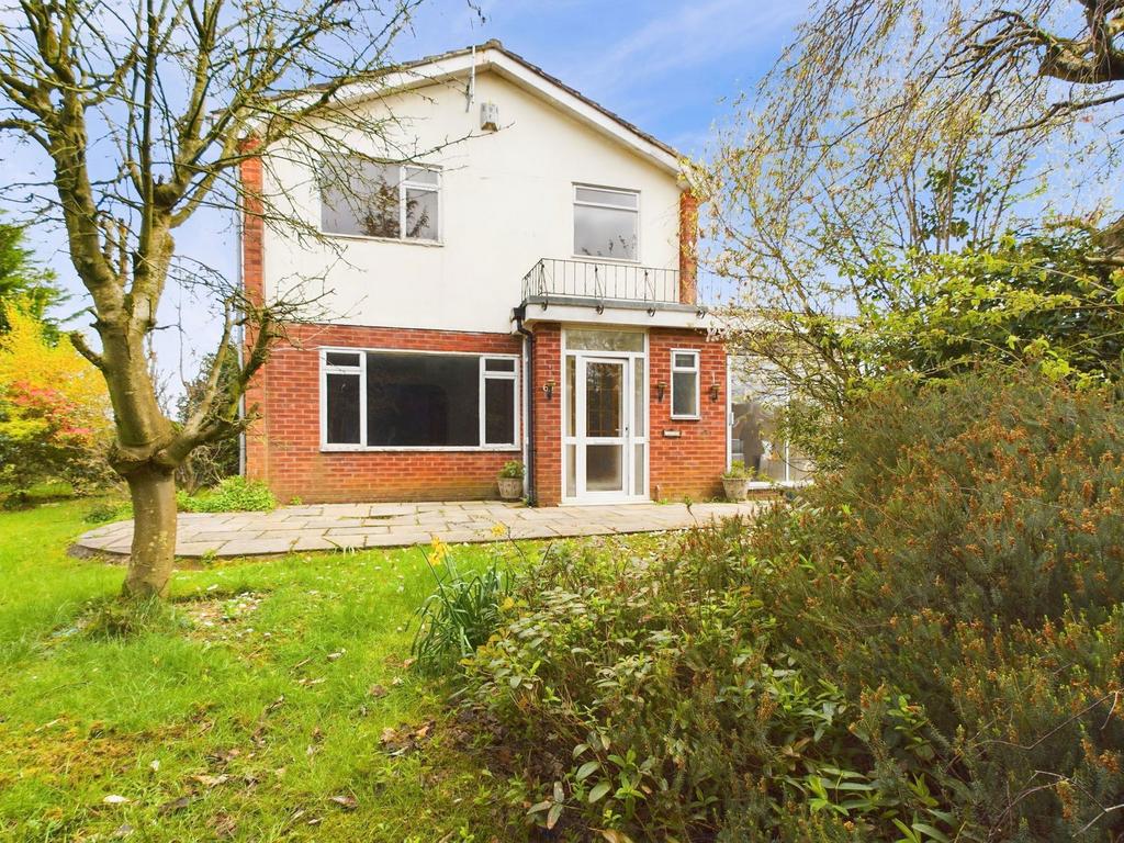 Moss Delph Lane, Aughton, Ormskirk... 3 bed semi-detached house - £265,000