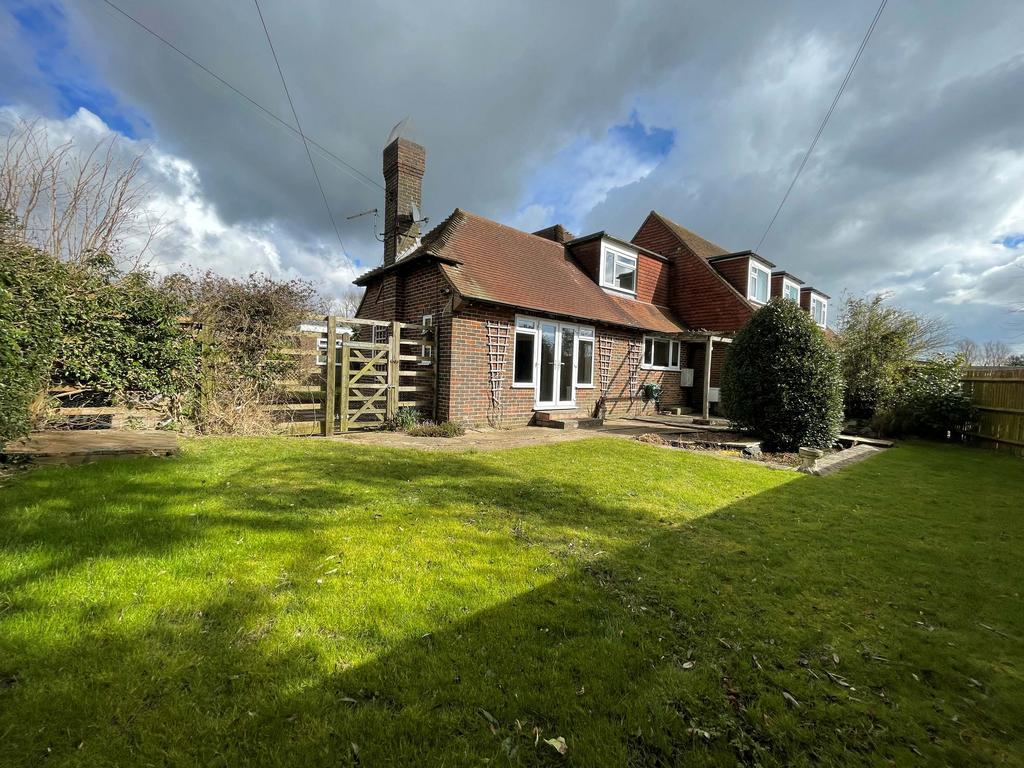 Hankham Road, Hankham BN24 3 bed country house - £1,800 pcm (£415 pw)