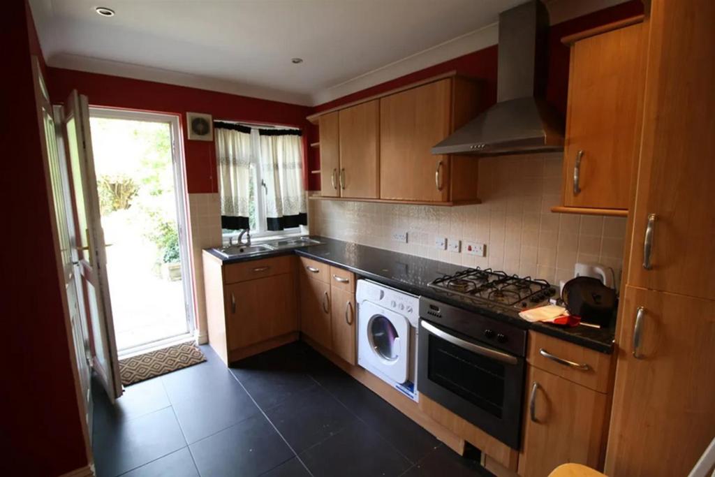 Tarling Road, London E16 2 bed apartment - £2,000 pcm (£462 pw)