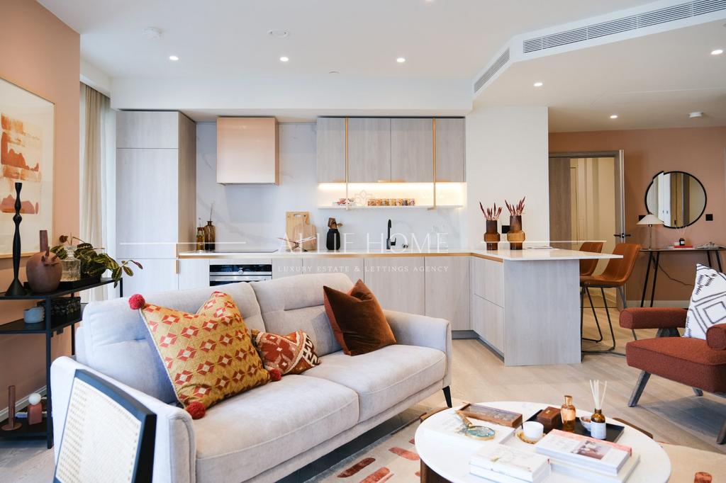 Off Admirals Way, London E14 2 bed flat - £1,090,000