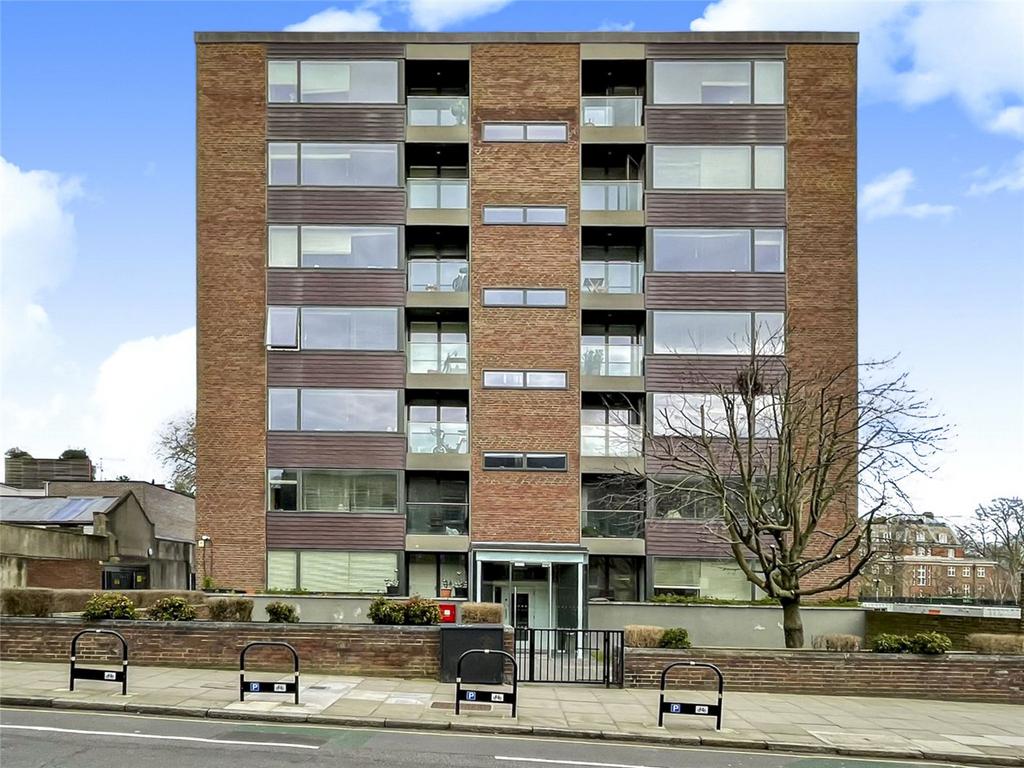 28 Amwell Street, London, EC1R 2 bed apartment - £850,000