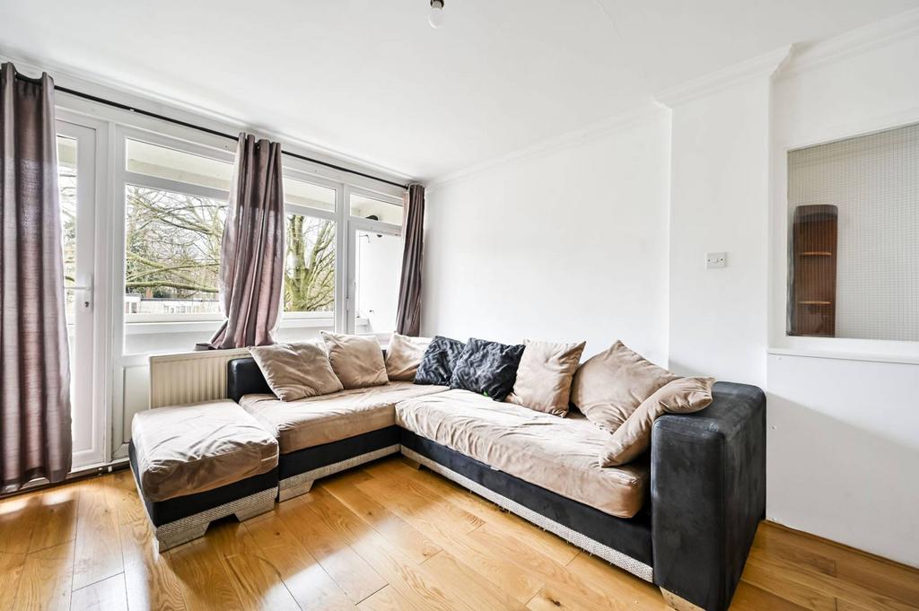 Fontley Way, Putney, London, SW15 1 bed flat - £1,550 pcm (£358 pw)