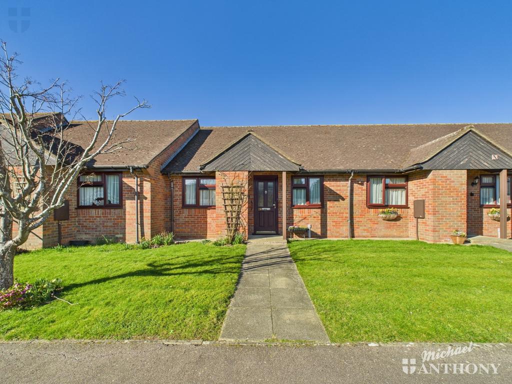 William Hill Drive, Bierton... 2 bed bungalow for sale - £260,000