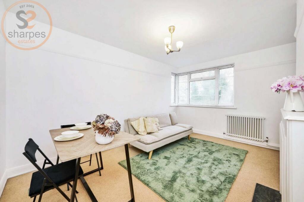 Flat 71, Benhurst Court, Leigham... 2 bed apartment - £1,650 pcm (£381 pw)