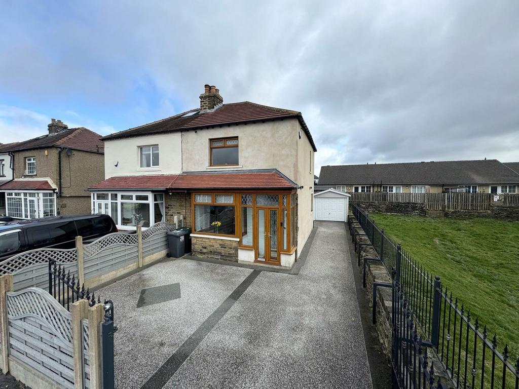 Wrose Avenue, Wrose, Shipley, BD18 2 bed semi-detached house for sale ...