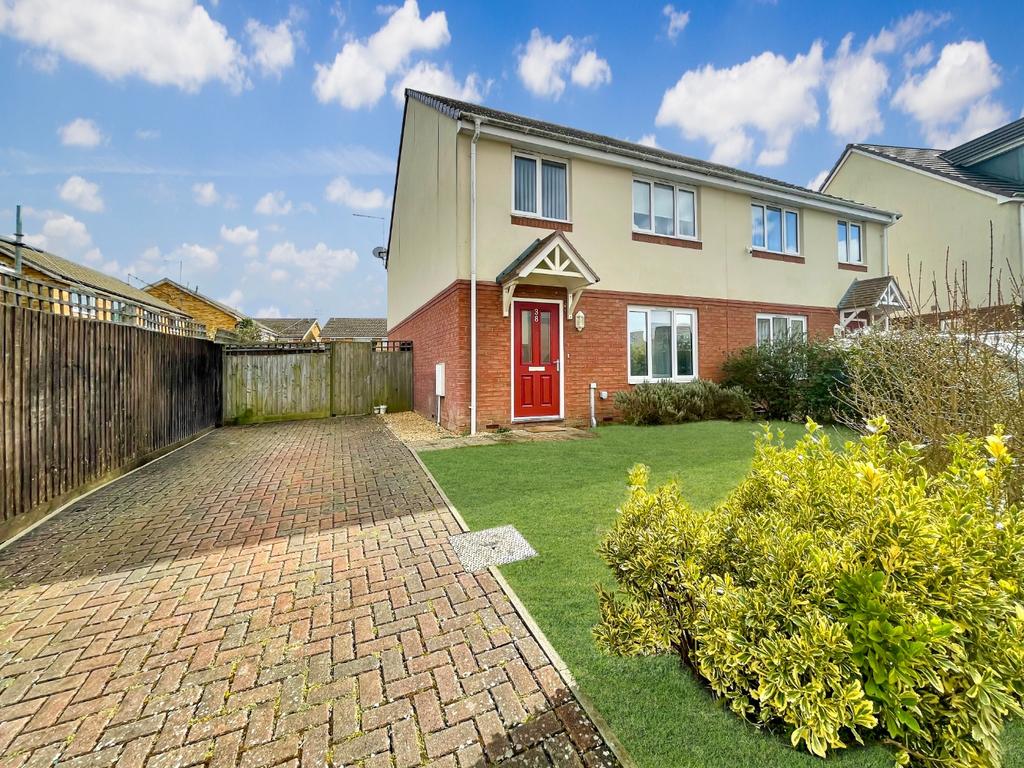 Verde Close, Luton, Bedfordshire, LU2... 4 bed semi-detached house - £ ...