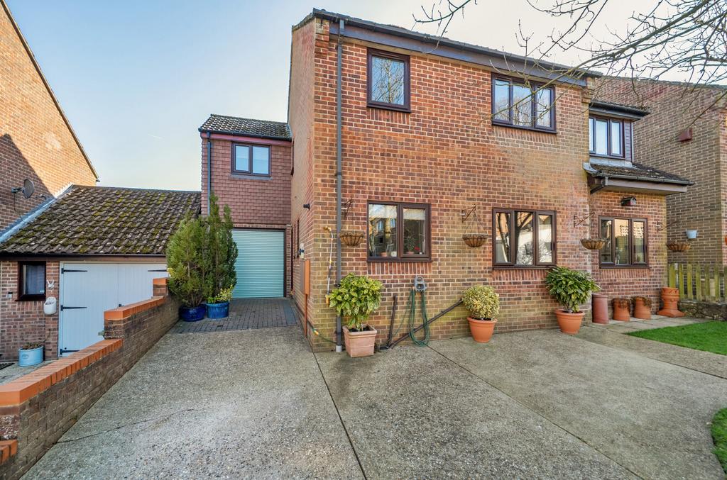 Beech Road, Alresford, Hampshire, SO24 4 bed link detached house for ...
