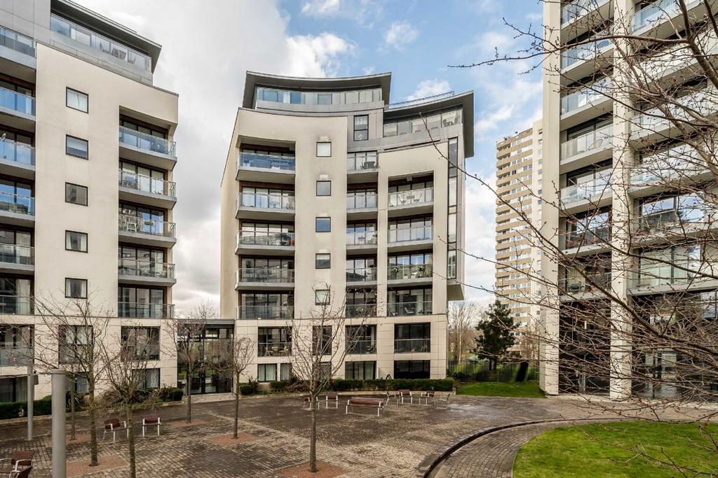 Pump House Crescent, Brentford TW8 1 bed flat - £2,097 pcm (£484 pw)