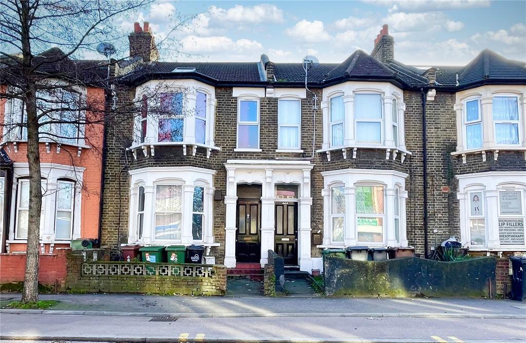 Lea Bridge Road, Leyton, London E10 2 bed flat to rent - £1,850 pcm (£ ...