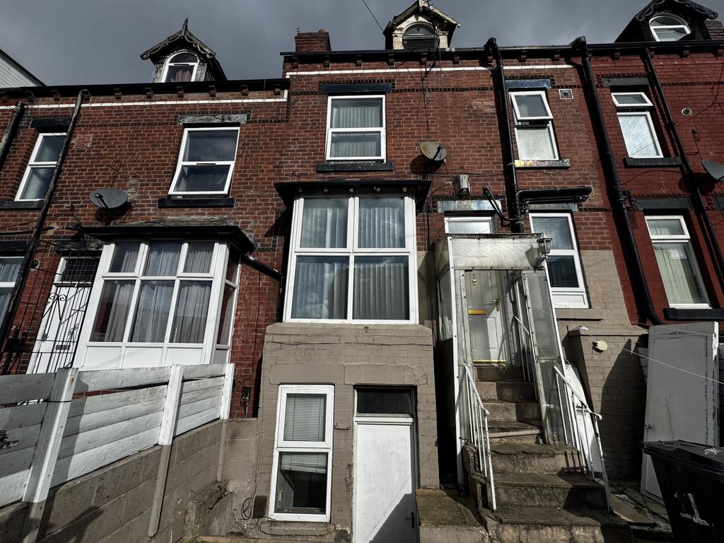 Ashton Mount, Leeds LS8 3 bed terraced house for sale - £125,000