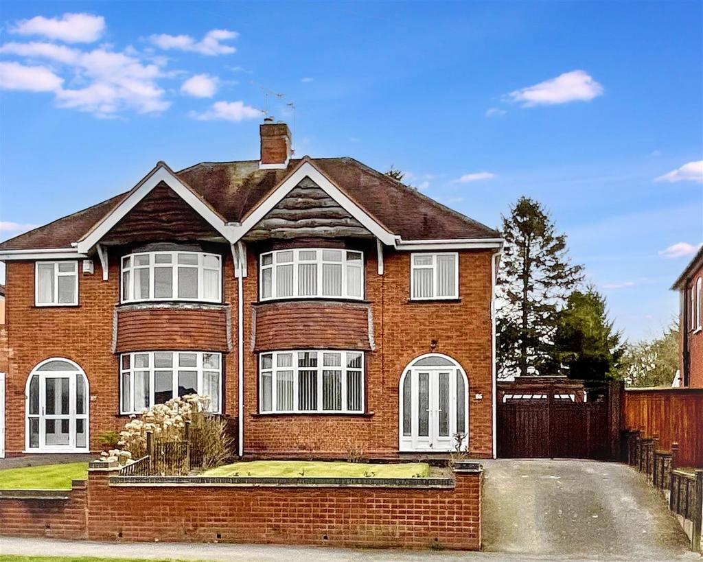 Finchfield Lane, Finchfield... 3 bed semi-detached house to rent - £ ...