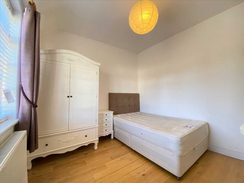Holyoake Walk, Ealing House share - £750 pcm (£173 pw)