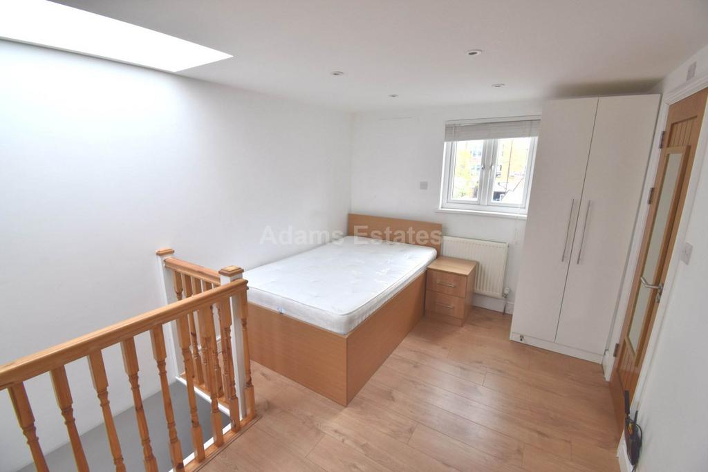 Upper Crown Street, Reading Studio - £1,050 pcm (£242 pw)