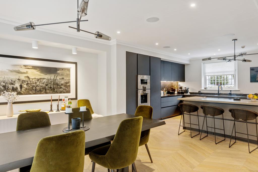 London W8 3 bed semi-detached house to rent - £17,333 pcm (£4,000 pw)