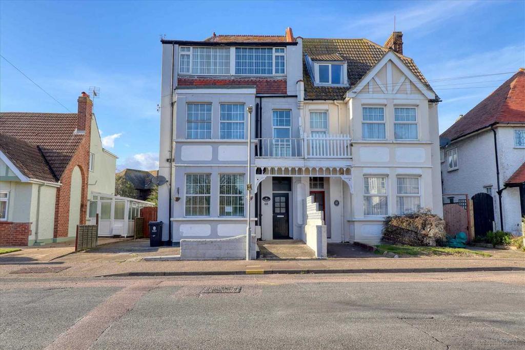 Clacton on Sea CO15 6 bed semi-detached house - £349,000