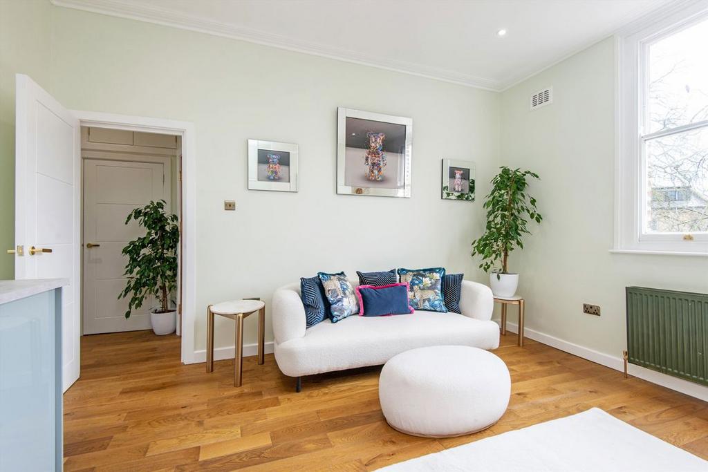 Amhurst Road, London E8 2 bed flat for sale - £495,000