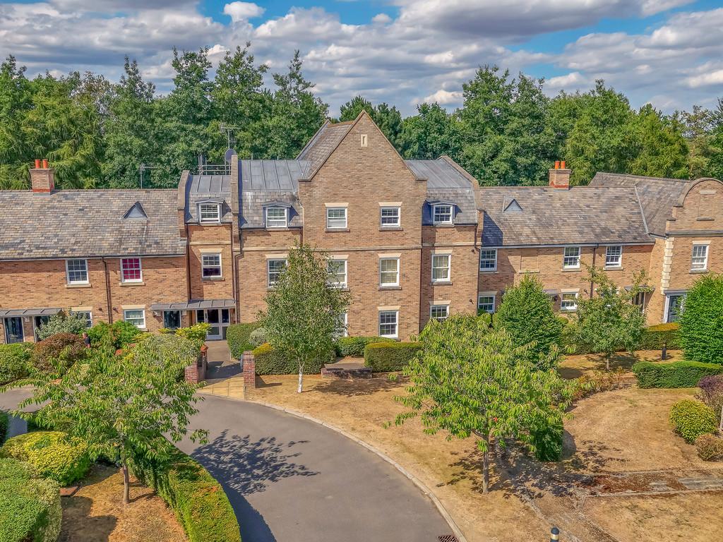 Cobb Close, Bury St. Edmunds IP32 2 bed apartment - £245,000