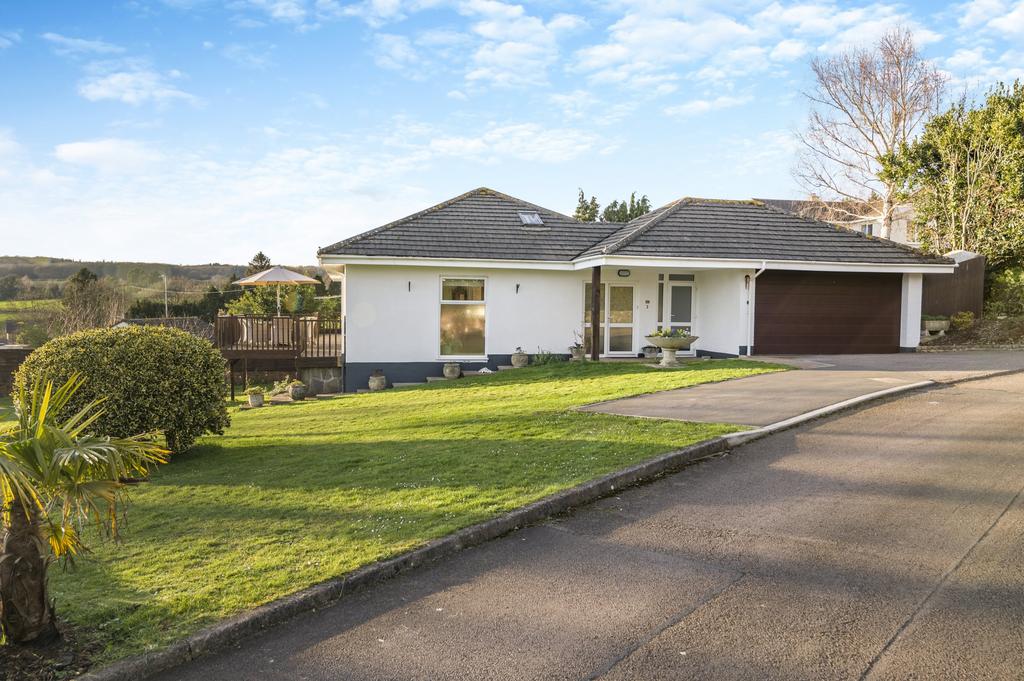 Orchard Rise, Pwllmeyric, Chepstow 3 bed bungalow for sale - £595,000