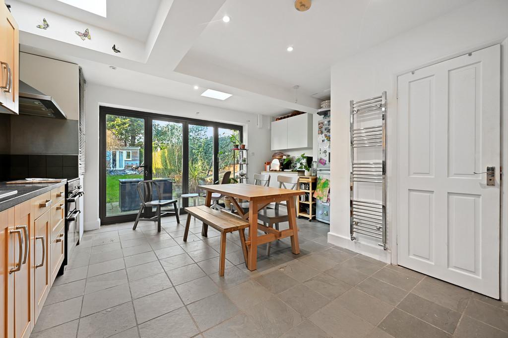 College Road, Harrow Weald, Harrow 4 bed end of terrace house - £625,000