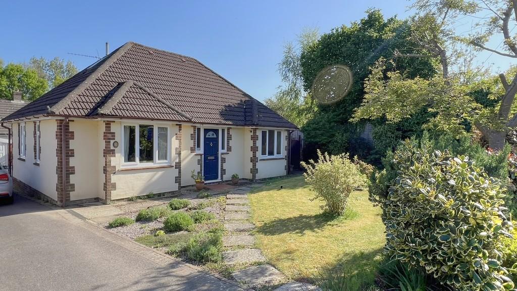 Tilmore Gardens, Petersfield GU32 3 bed detached bungalow for sale - £ ...