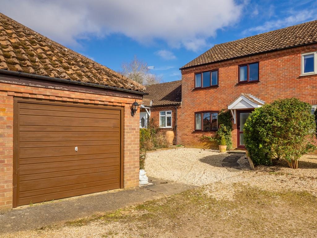 Glebe Court, Fakenham PE31 3 bed terraced house for sale - £275,000