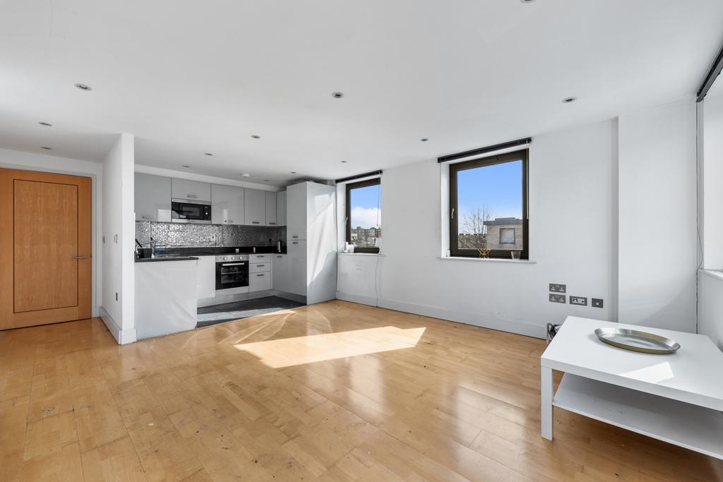 Streatham Place, London SW2 2 bed apartment - £400,000