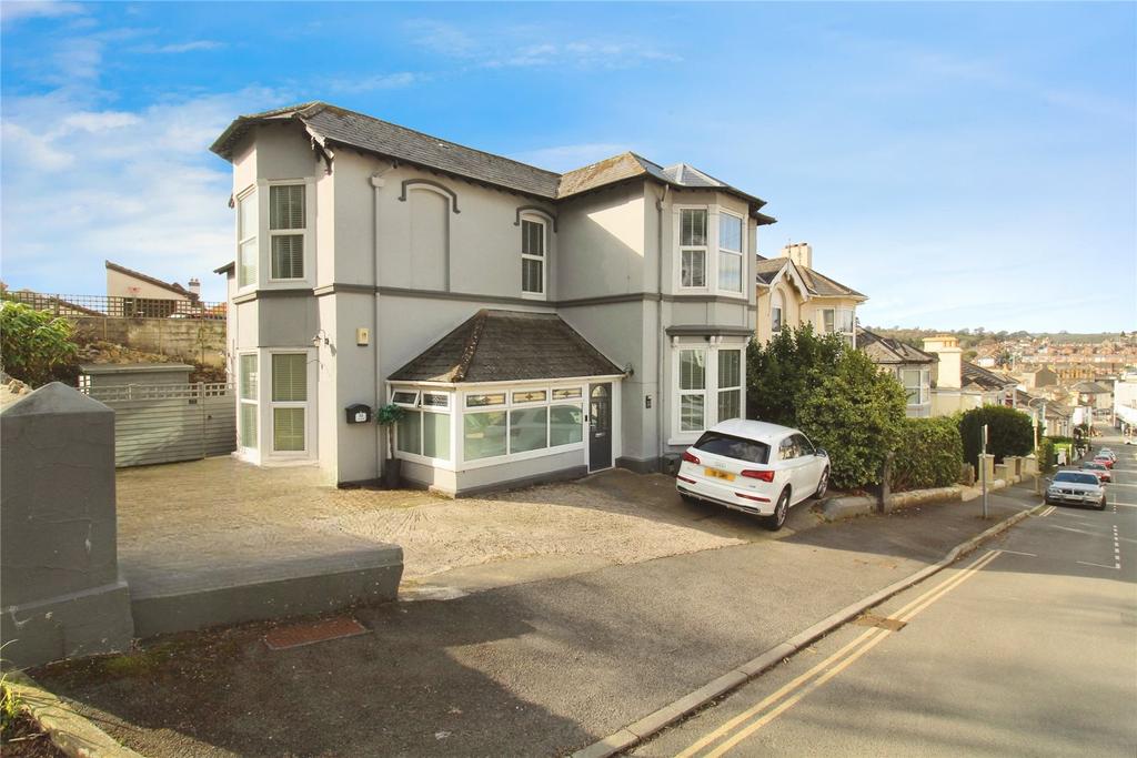 Powderham Road, Devon TQ12 3 bed flat for sale - £280,000