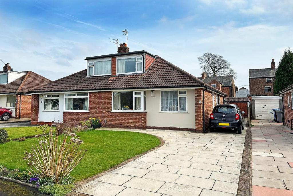 Bloomsbury Grove, Timperley 2 bed semi-detached bungalow - £440,000