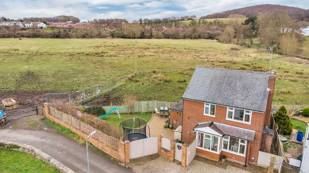 Sarn Lane, Caergwrle LL12 3 bed detached house - £200,000